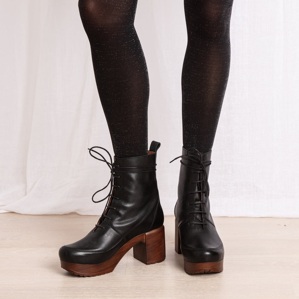 Calou Clogs | Greta Black leather lace-up clog boot