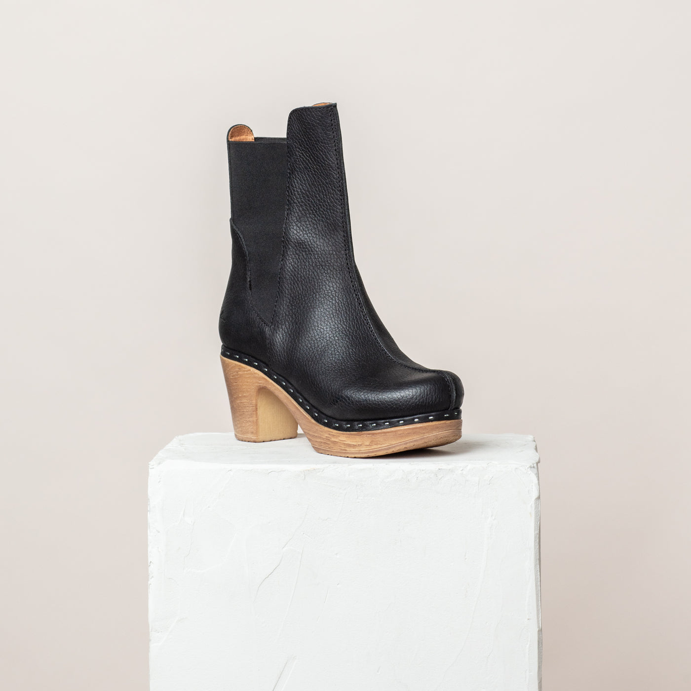 Calou Clogs | Leia Black leather clog boot