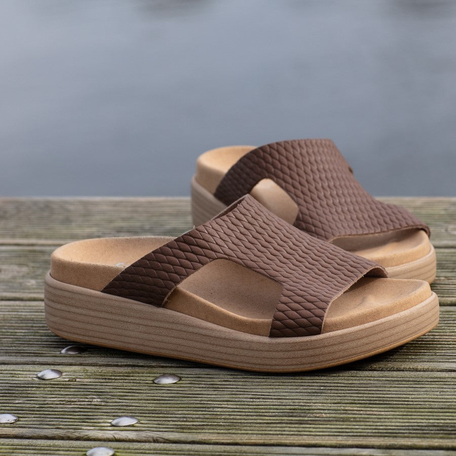 Calou Clogs - Lillian Brown leather soft flat sandal