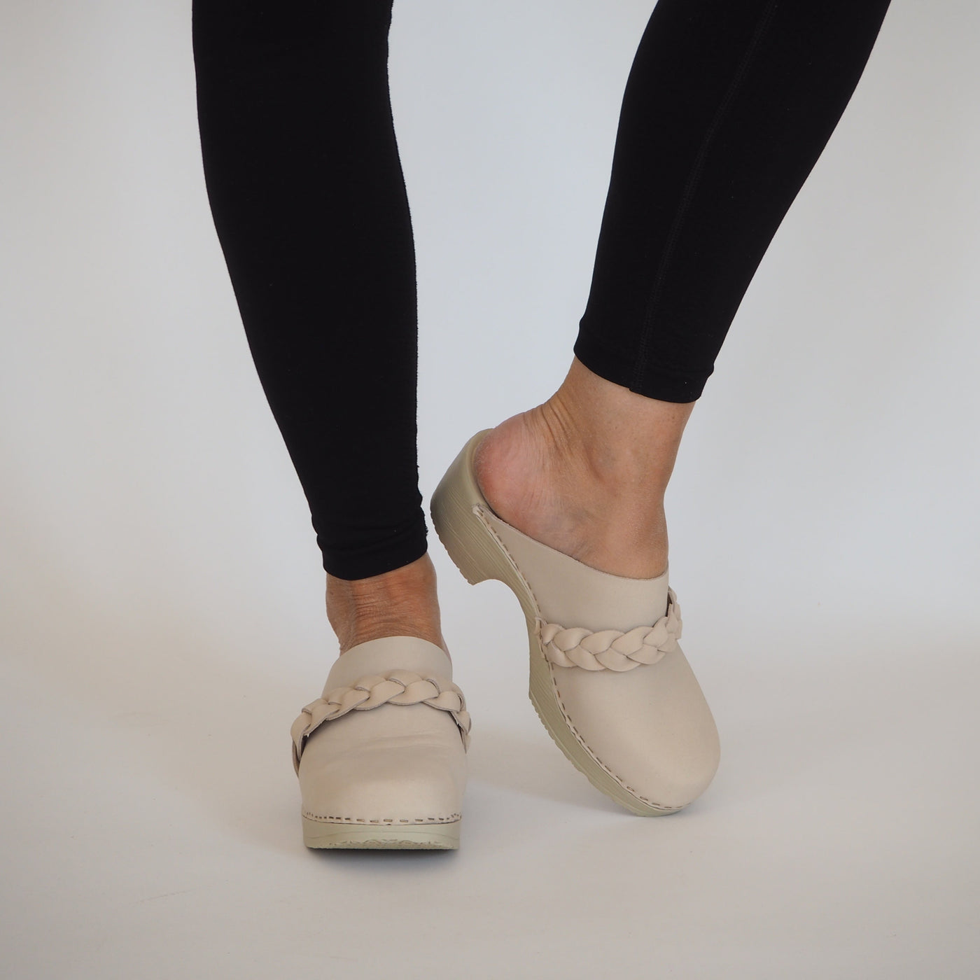 Calou Clogs | Lotta Off white Nubuk Clog With Braid