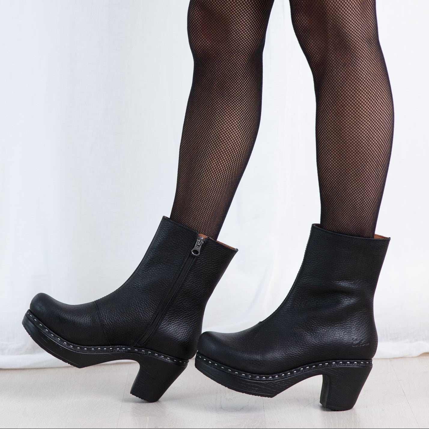 Calou Clogs | Molly Black leather clog boot