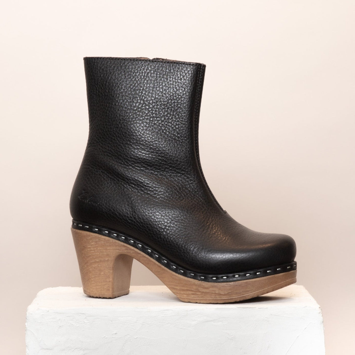 Calou Stockholm - Molly black leather clog boot with heel