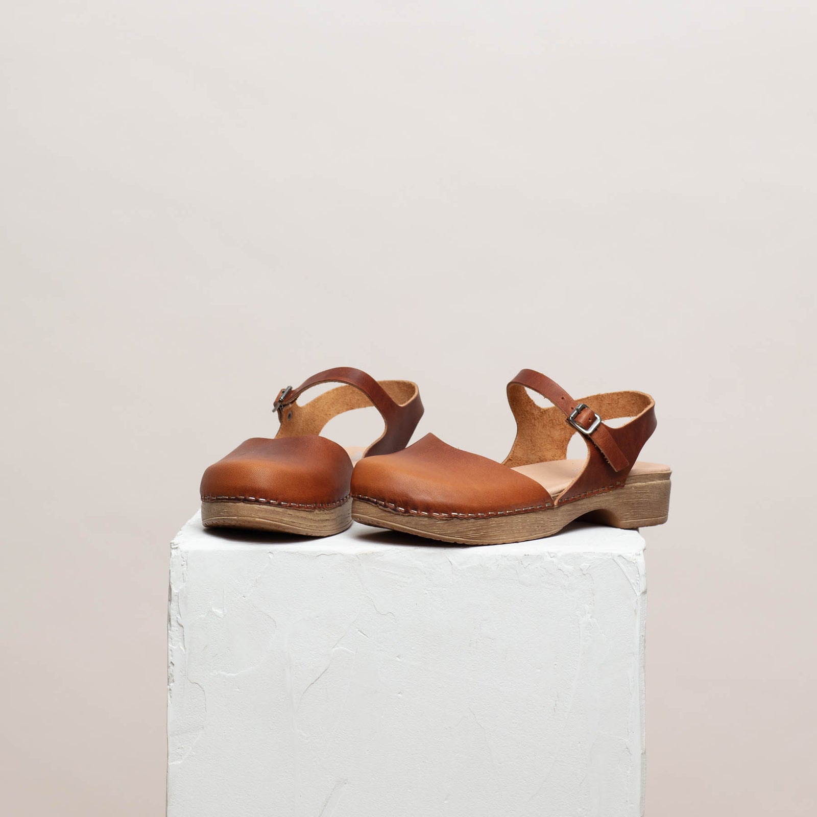 Calou Clogs | Diana Brown Clog Mary Jane-style